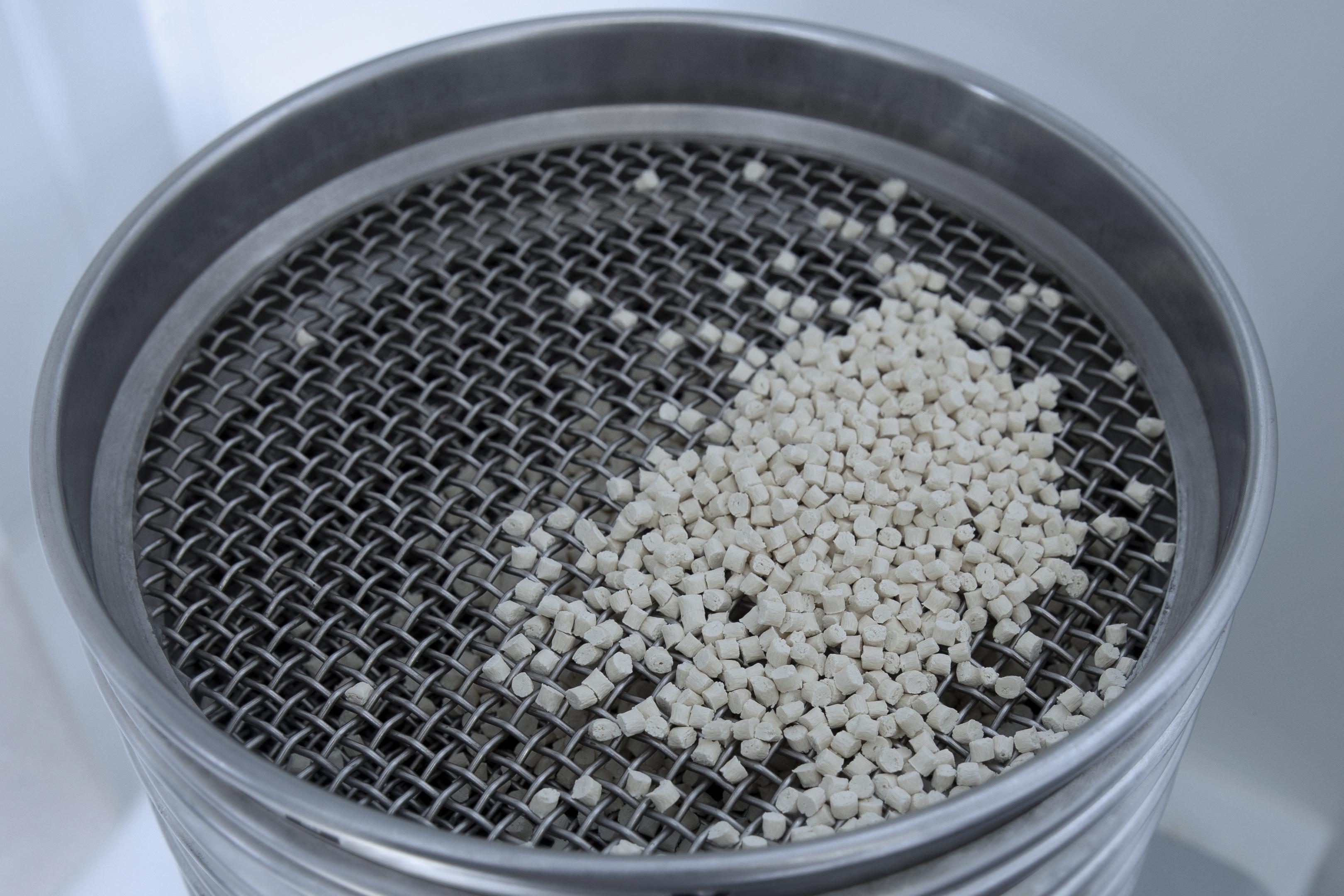 Sieving of plastic granules | SEPARATION AG